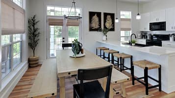 Casa, várias camas, cozinha, vista para o jardim | Restaurantes