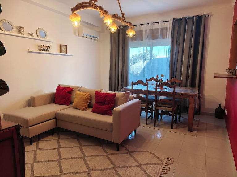 Old Town & 10 Min From Beach, Lagos - Lagos