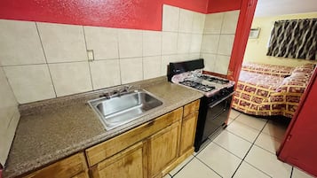 Quarto clássico, 2 camas de casal, para fumantes, cozinha | Cozinha privada