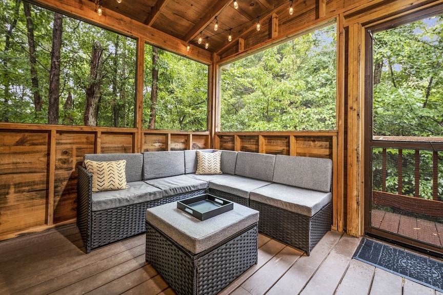 Privacy And Mt. View 3 King Beds Screened Deck Hottub Pool Table - Tennessee