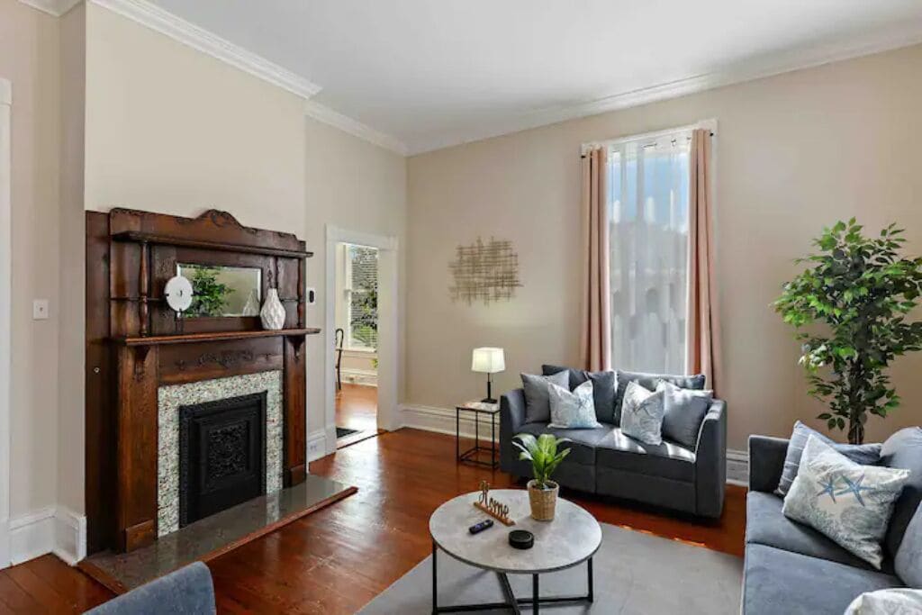 Beach Modern Victorian Retreat In Sunny Gulfport! - Gulfport, MS