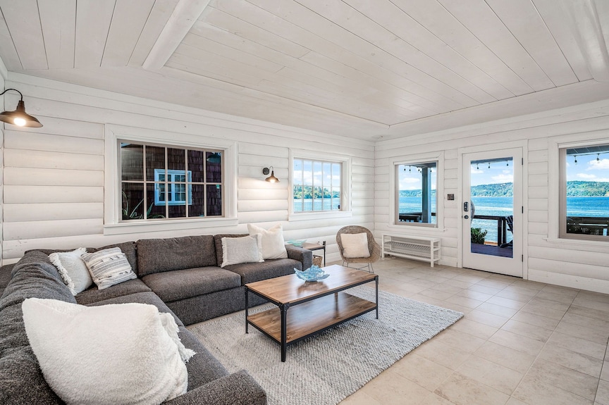 Sunset Shores: Waterfront Cottage On Vashon Island - シアトル