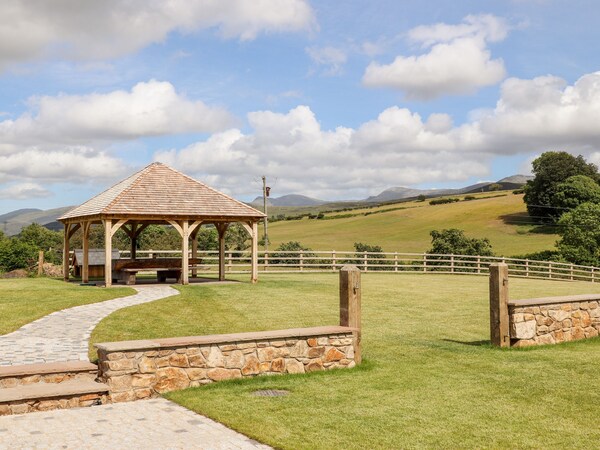 Rynys, Pet Friendly, Luxury Holiday Cottage In Llanrug - Llanberis