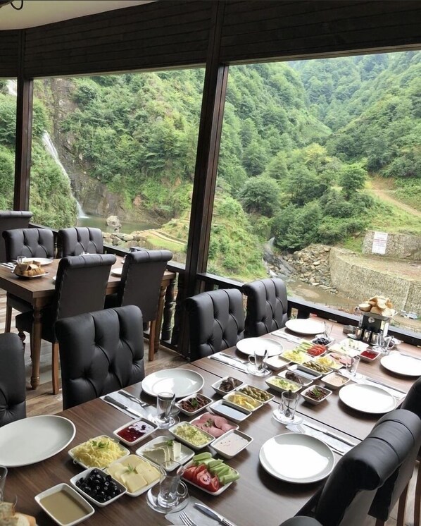 Pequeno-almoço inspirado na cozinha local diário incluído