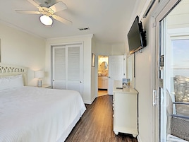 Apartamento em Condomínio Fechado, várias camas, varanda, vista para o oceano (#B1 - No Pets) | 2 quartos, Wi-fi grátis, com decoração personalizada 