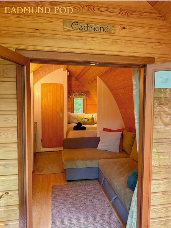 Eadmund Pod - Suffolk