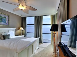 Apartamento em Condomínio Fechado, várias camas, varanda, vista para o oceano (#1450 - No Pets) | 2 quartos, Wi-fi grátis, com decoração personalizada