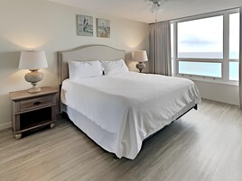 Apartamento em Condomínio Fechado, várias camas, varanda, vista para o oceano (#A805 - No Pets) | 2 quartos, Wi-fi grátis, com decoração personalizada 