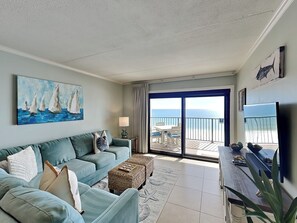 Condo, várias camas, sacada, vista para o oceano (#505 - No Pets) | Área de estar