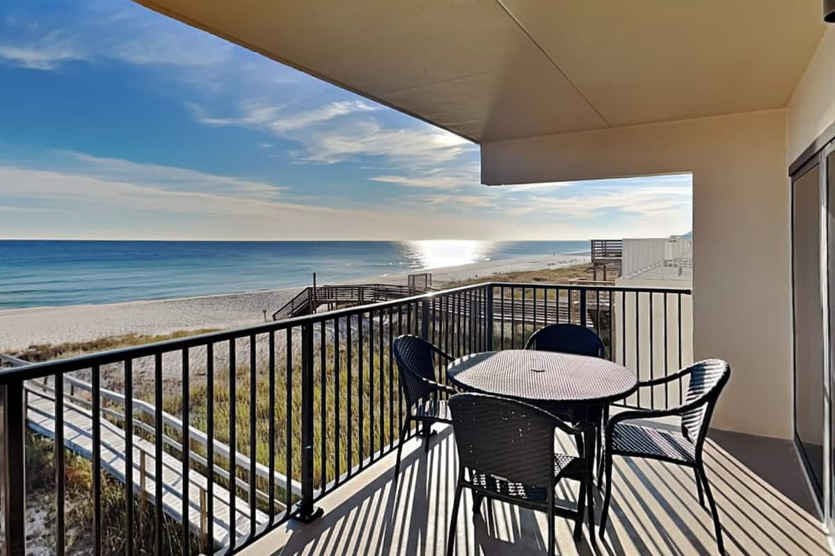 Condo, várias camas, sacada, vista para o oceano (Ocean Breeze West #306) | Vista do quarto