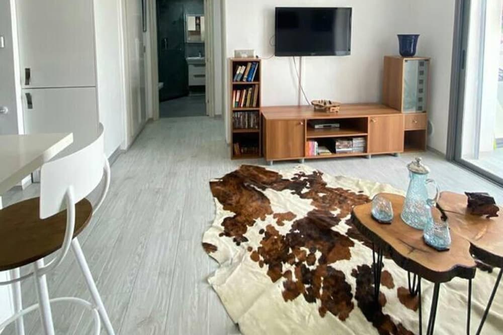 1 Bed Flat - Sleeps 2 - Parking - Wifi - Tunis