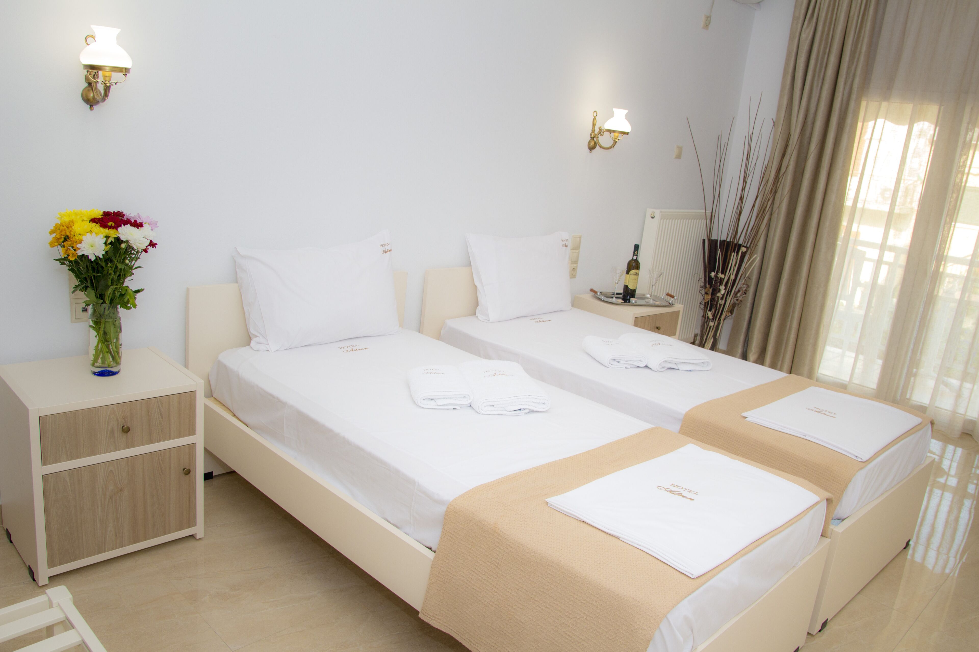 Double Room - With Balcony | 1 quarto, cofre no quarto, secretária 