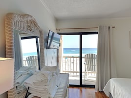 Apartamento em Condomínio Fechado, 1 cama queen-size e sofá-cama, varanda (#9 - No Pets) | 1 quarto, Wi-fi grátis, com decoração personalizada