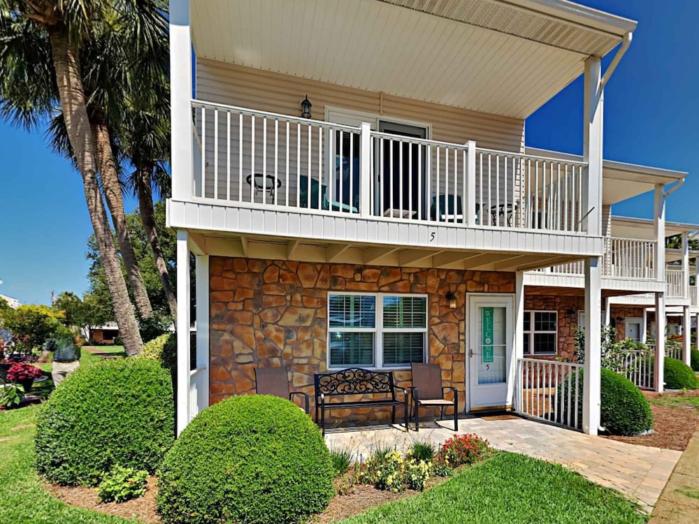 Woodland Shores #5 | Modern Townhome, Pool Access + Close To The Beach! - Miramar Beach, FL