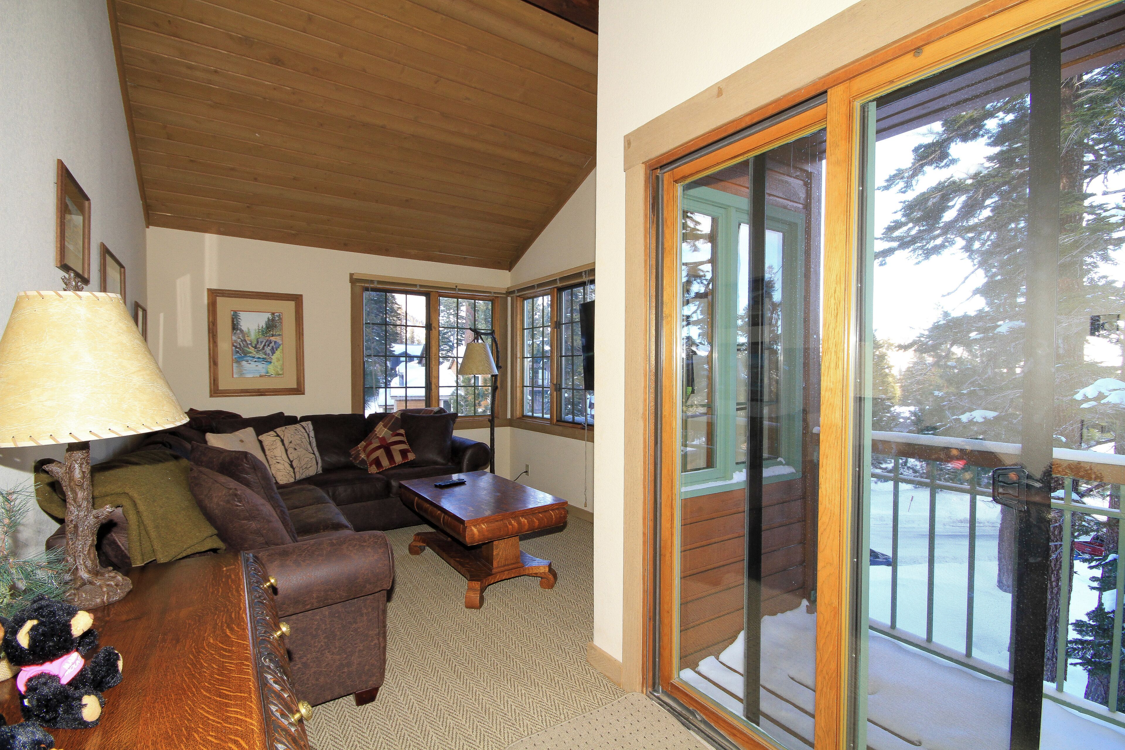 Mountainback 85, Loft, Den - Mammoth Lakes, CA