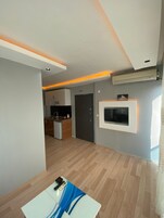 Apartamento clássico | Roupas de cama antialérgicas, escrivaninha