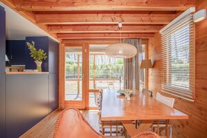 Bungalow Comfort | Cozinha privada | Uma chaleira elétrica 