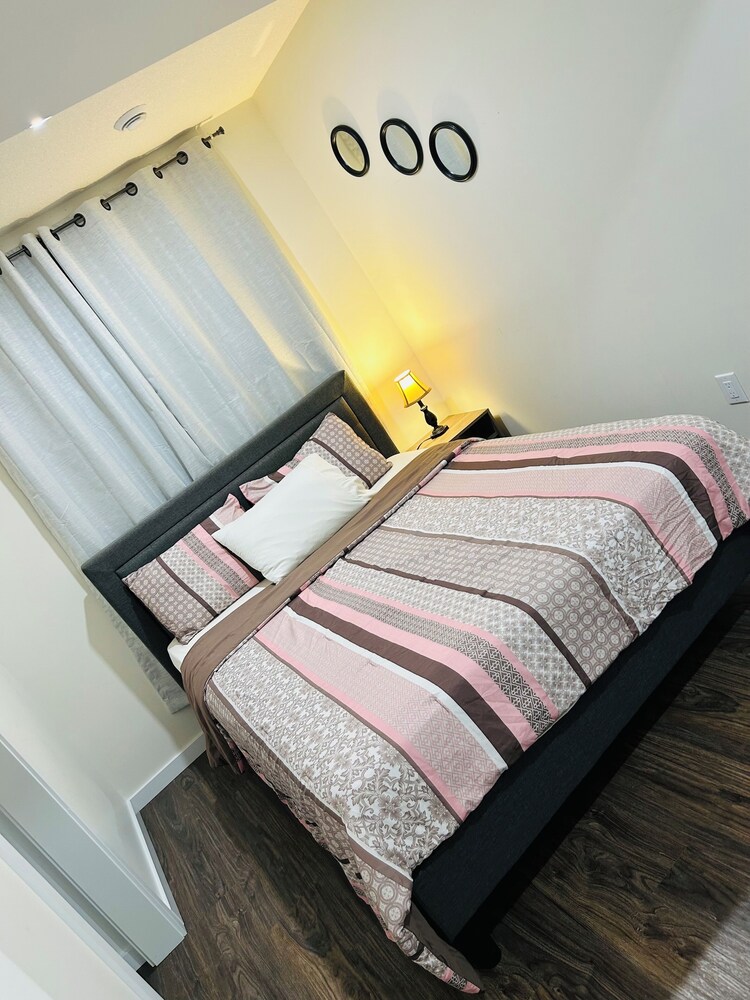 Beautiful 1 Bedroom Basement Suite With Free Wifi And Amazon Prime - Alberta