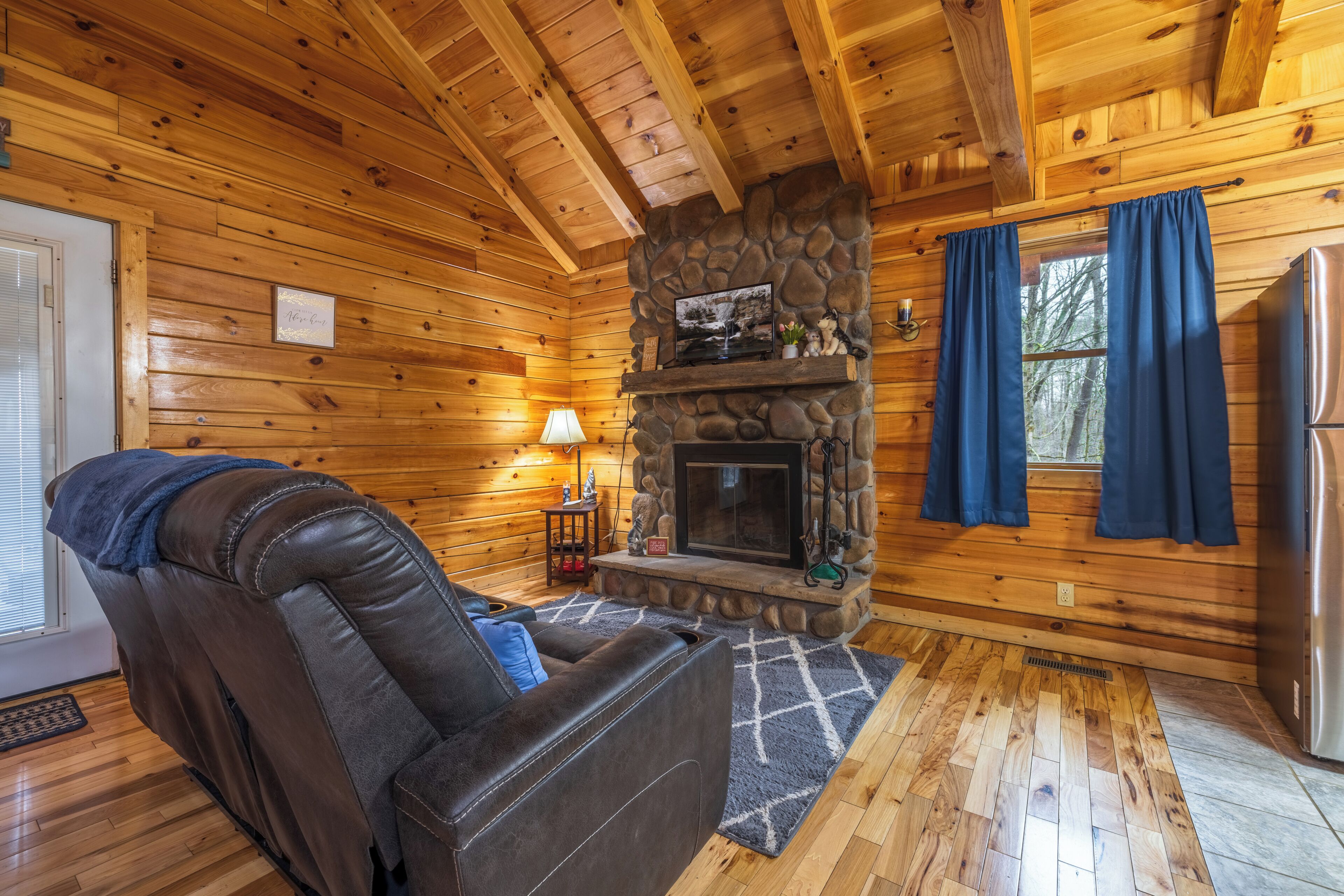 Cozy & Romantic Cabin In Hocking Hills - Logan, OH