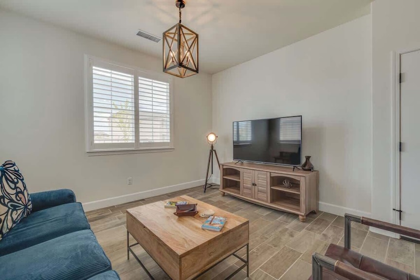 Spacious & Comfy ~ 5 Location ~ Royal Beds ~ 4br - Reno, NV