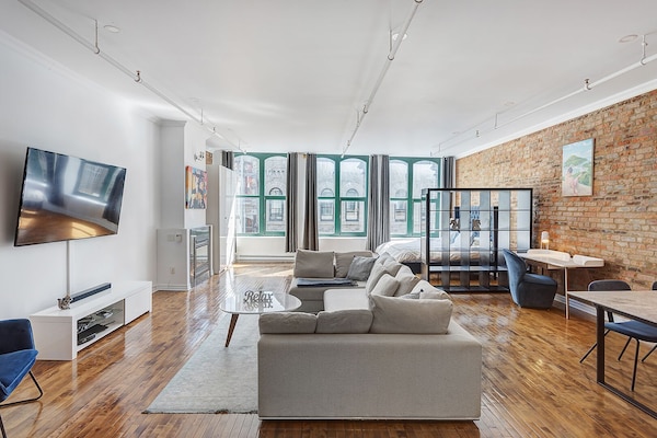Quiet Brick Wall Loft Next To Notre Dame Basilica - Montreal