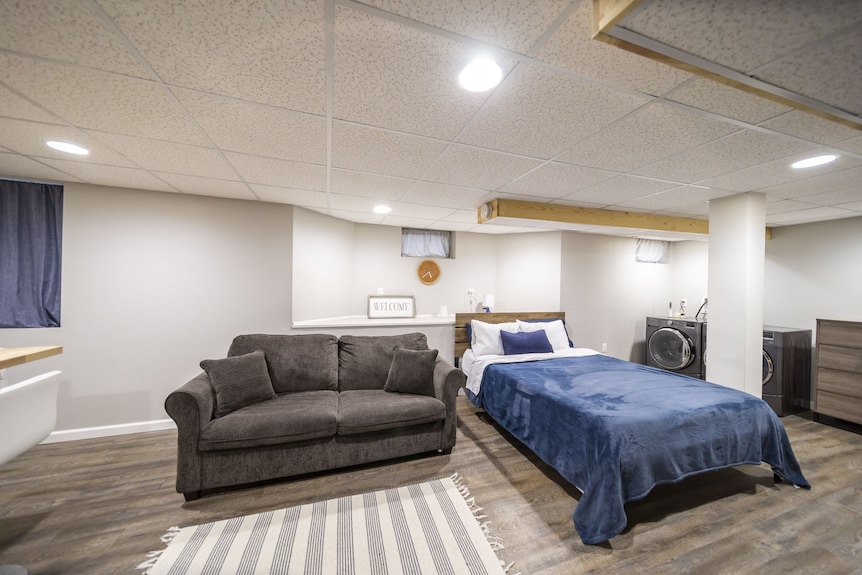 Lovely Private Studio In A Quiet Area Of Davenport W/ Free Wifi - Davenport, IA