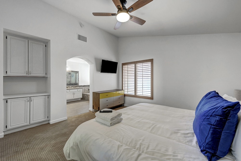 **Family Henderson Resort Style Retreat W/pool!!** - 라스베이거스, NV