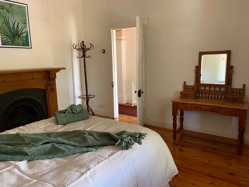 Beautiful Heritage Stone Cottage With Large Garden - Adelaide