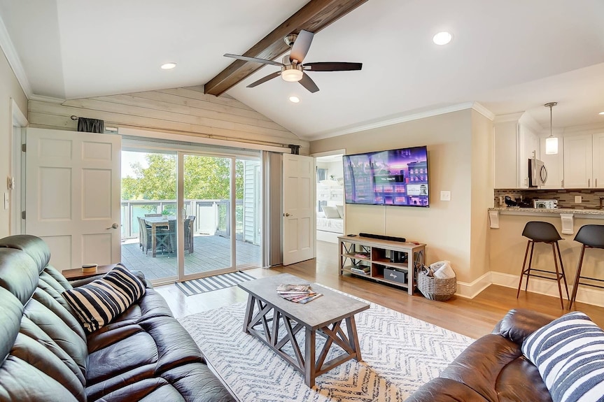 River's Edge - Waterfront, Firepit, Gameroom, Near City, Pets Ok, Private Dock For Swim & Fishing! - Northlake - Charlotte