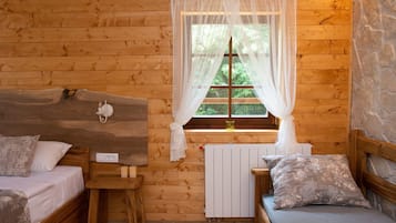 Quarto Quádruplo de Luxo | Roupa de alta qualidade, cofre no quarto, com decoração personalizada