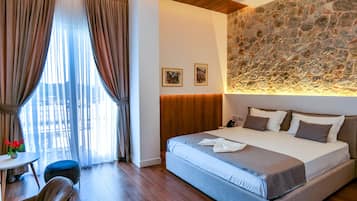 Quarto casal standard | Ferros/tábuas de passar roupa, roupa de cama