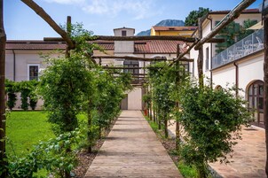 Cofre no quarto, secretária 