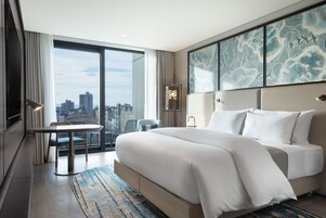 Quarto luxo, 1 cama King, vista para a cidade (Balcony) | Roupas de cama premium, cofres nos quartos, escrivaninha