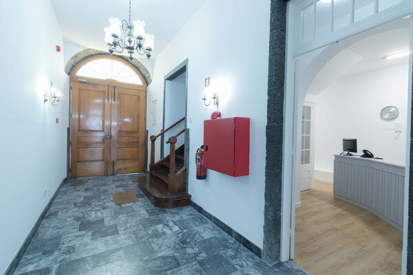 Lagoa Hostel & Suites - Azores