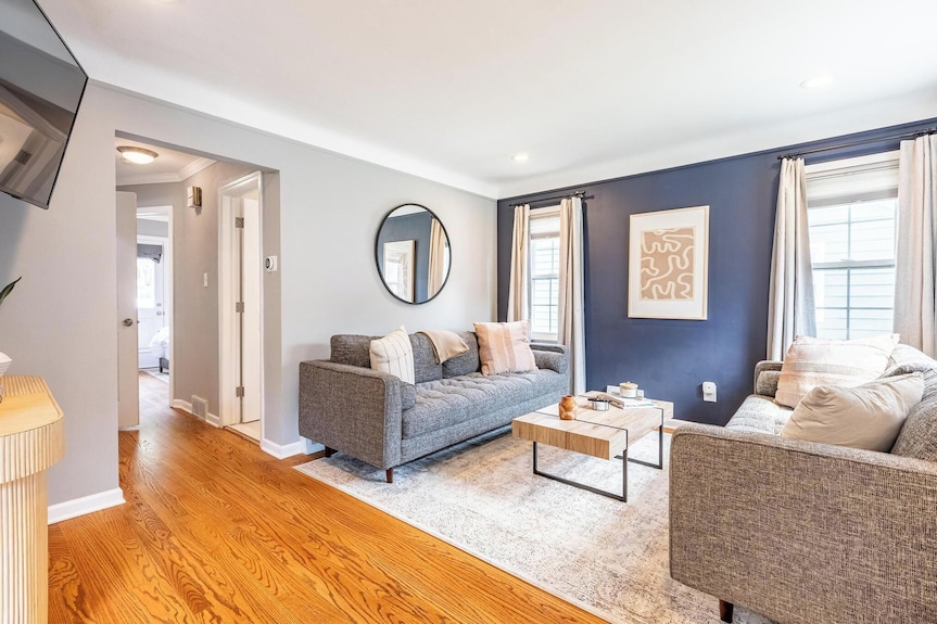 Gorgeous Berkley 4br/2.5ba Home W/ Loft Suite - 트로이