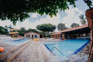 5 piscinas externas