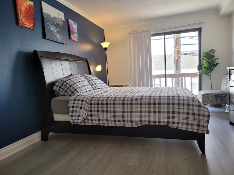 (B22) Cozy La Hotel Style Unit - Los Angeles, CA