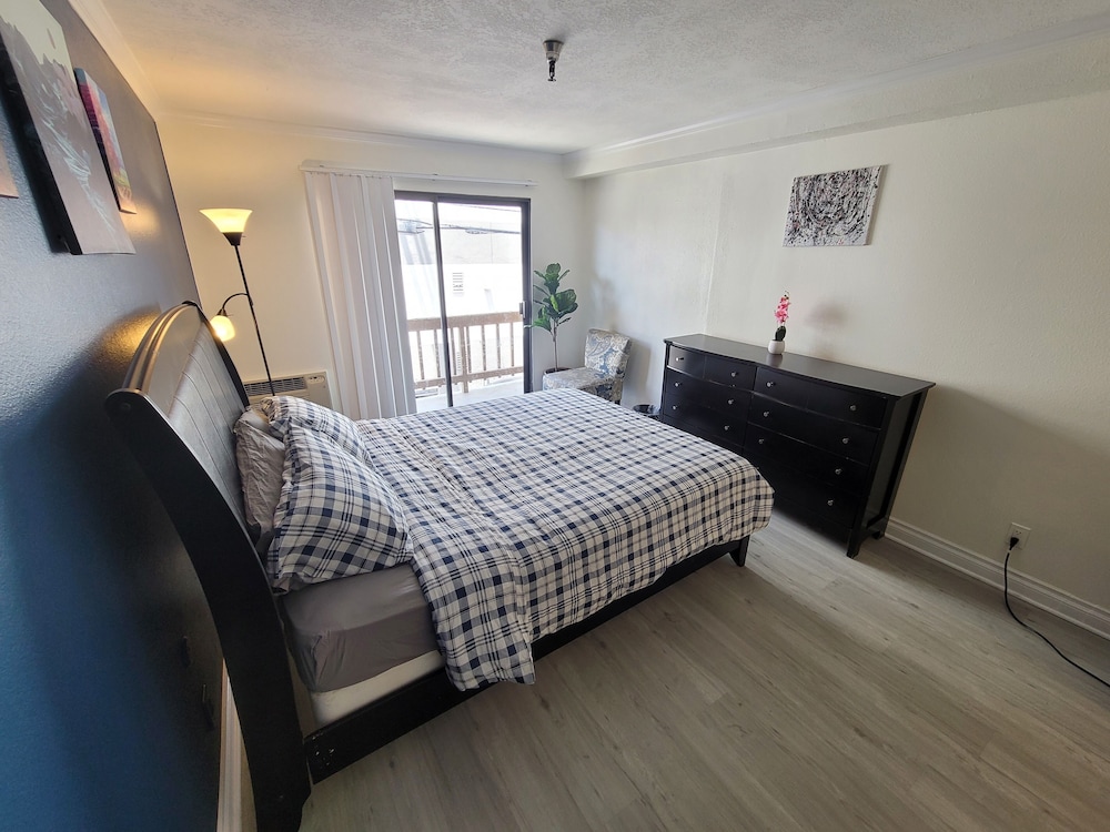 (B22) Cozy La Hotel Style Unit - Beverly Hills, CA
