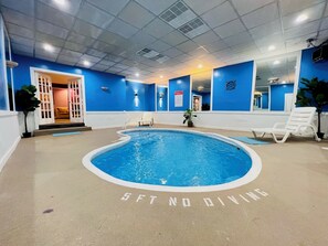 Quarto presidencial, 1 cama King, para não fumantes, vista para a piscina | Roupas de cama premium, edredons de pluma