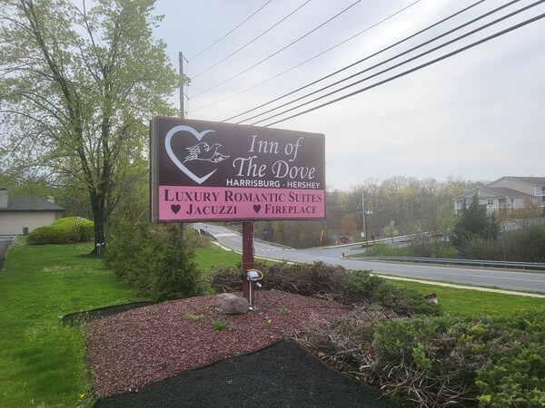 Inn Of The Dove Harrisburg-hershey Romantic Suites - Hershey, PA