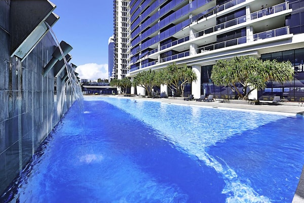 Circle On Cavill - Coastal Letting - Surfers Paradise