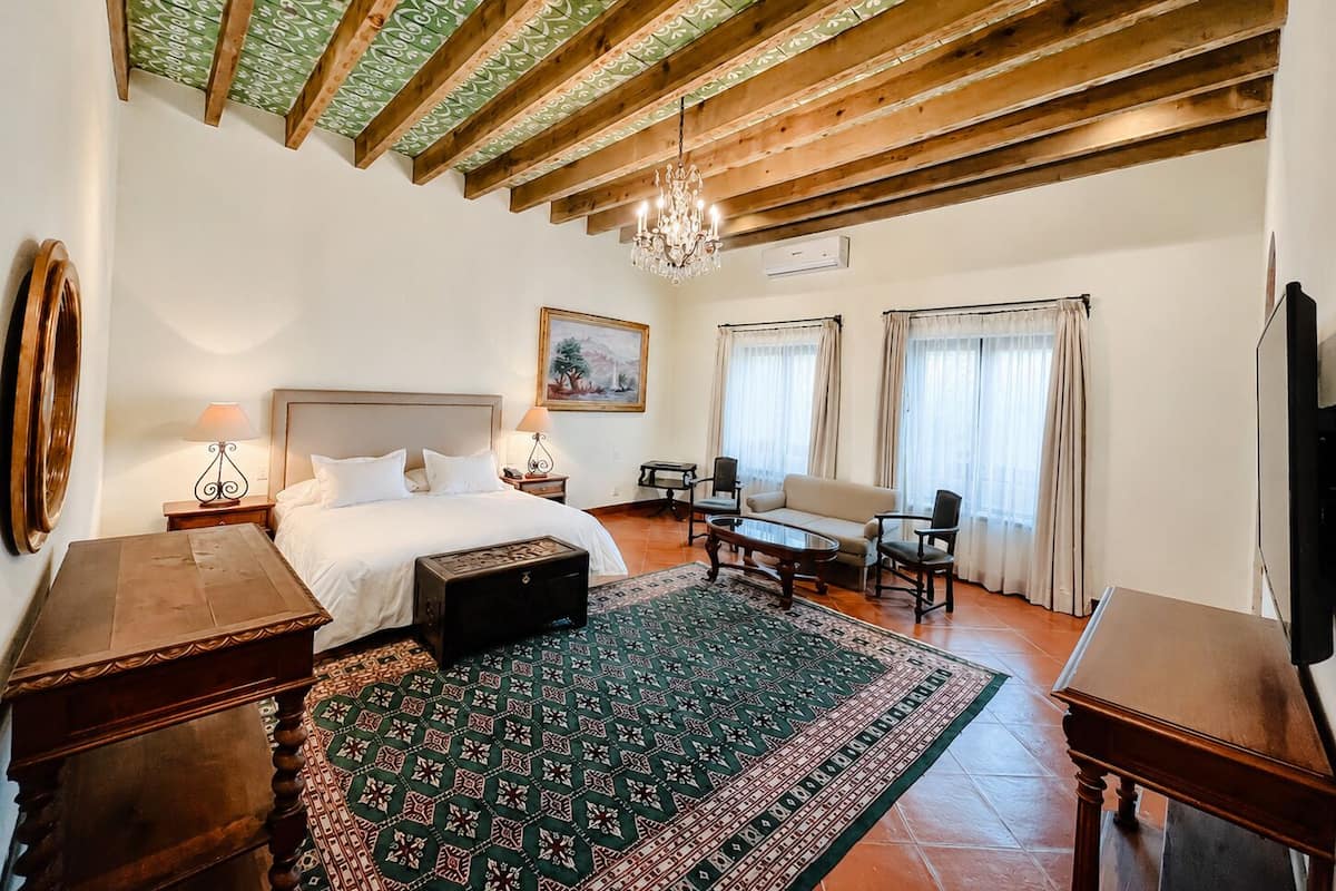 Quarto luxo | Wi-Fi de cortesia, roupa de cama