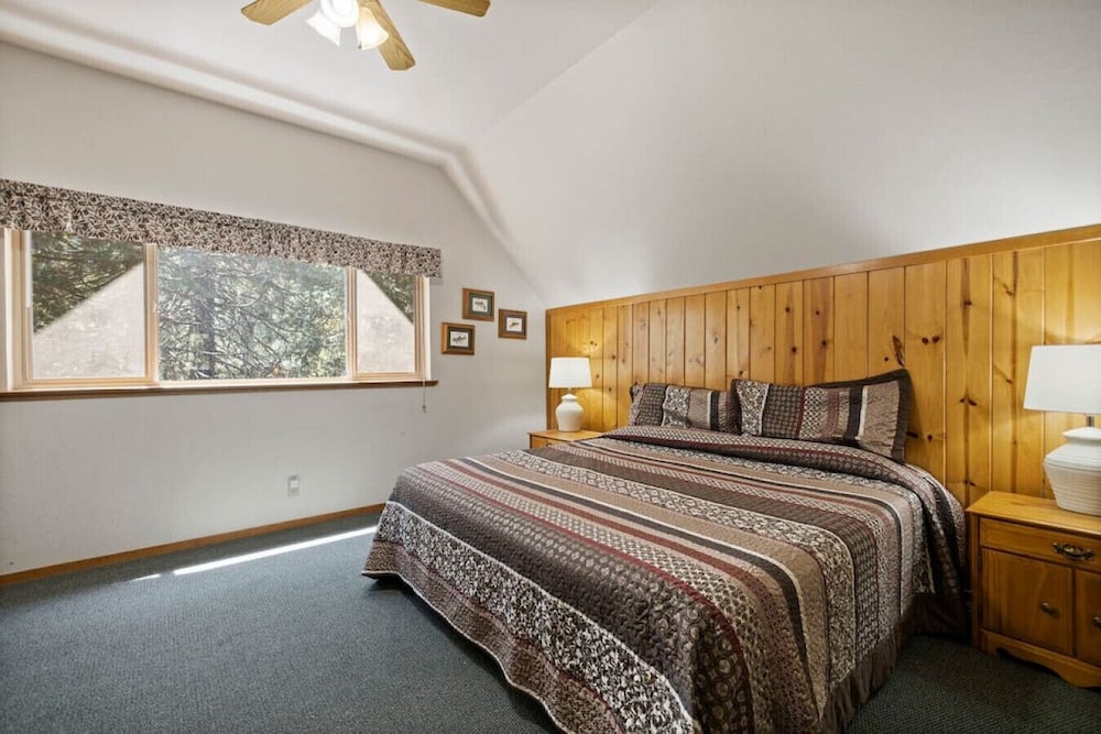 Aspen- Spacious River Front, Family Cabin - Pinecrest, CA