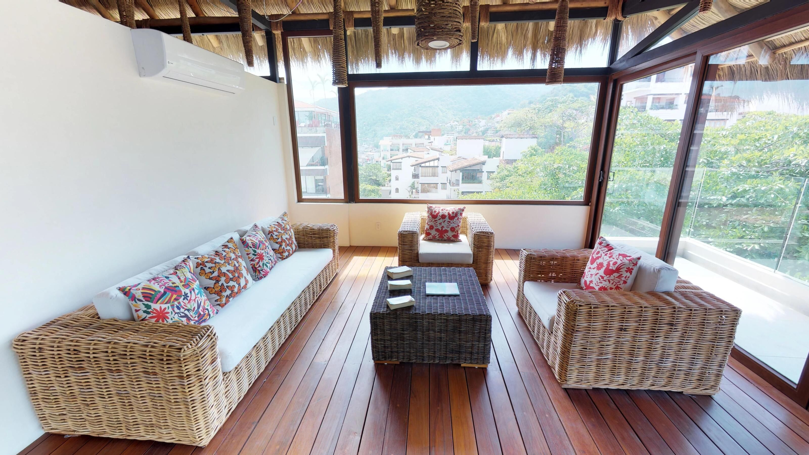 Beautiful Condo In The Heart Of Zona Romantica And Steps To Los Muertos Beach! 1 - Puerto Vallarta