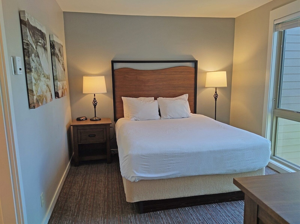 Seventh Mountain Resort - Cute 3 Bedroom Condo With Fireplace - 823 - Bend, OR