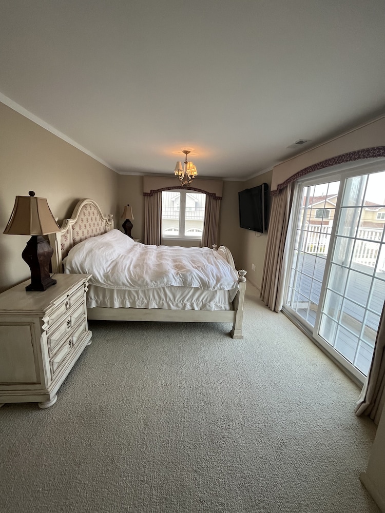 Beautiful House On Bayside With Four Bedroom And Pool - Atlantic City, NJ
