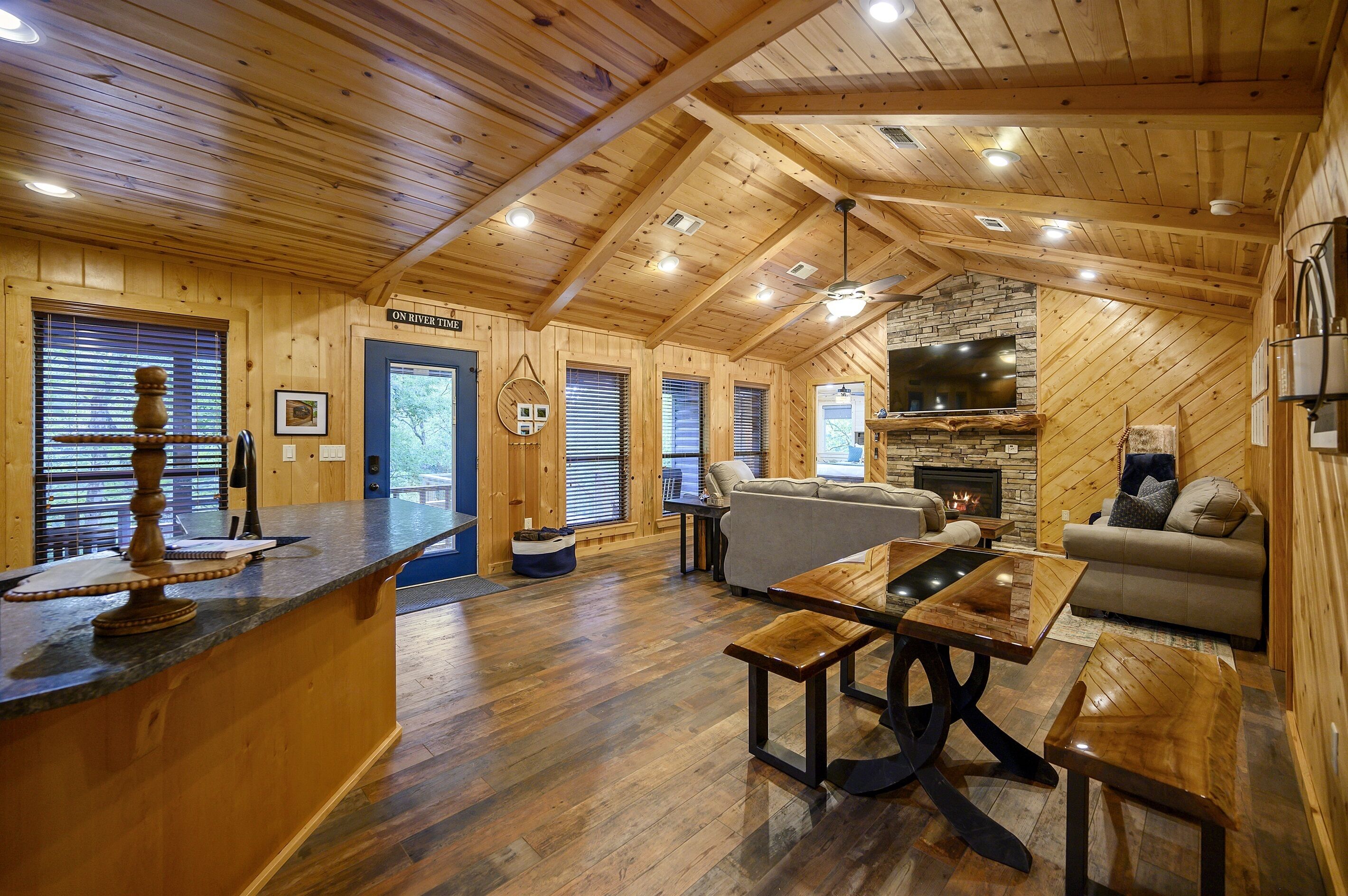 Waterfront With A Pool, Hot Tub, Game Room, And Kayaks On Site ~ Sleeps 10 - 布羅肯鮑