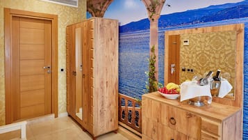 Quarto triplo superior | Cofres nos quartos, ferros/tábuas de passar roupa, Wi-Fi de cortesia