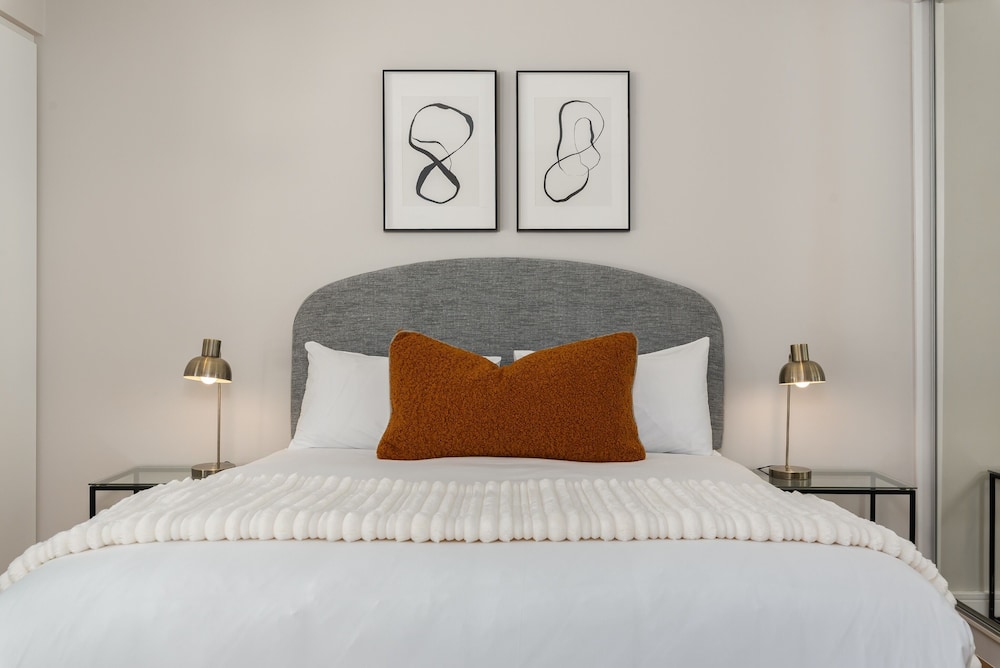 Sun-drenched Apartment With Mountain Views - Le Cap