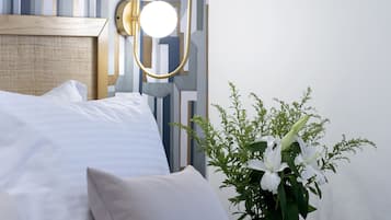 Quarto Familiar | Minibar, cofre no quarto, com decoração personalizada, secretária